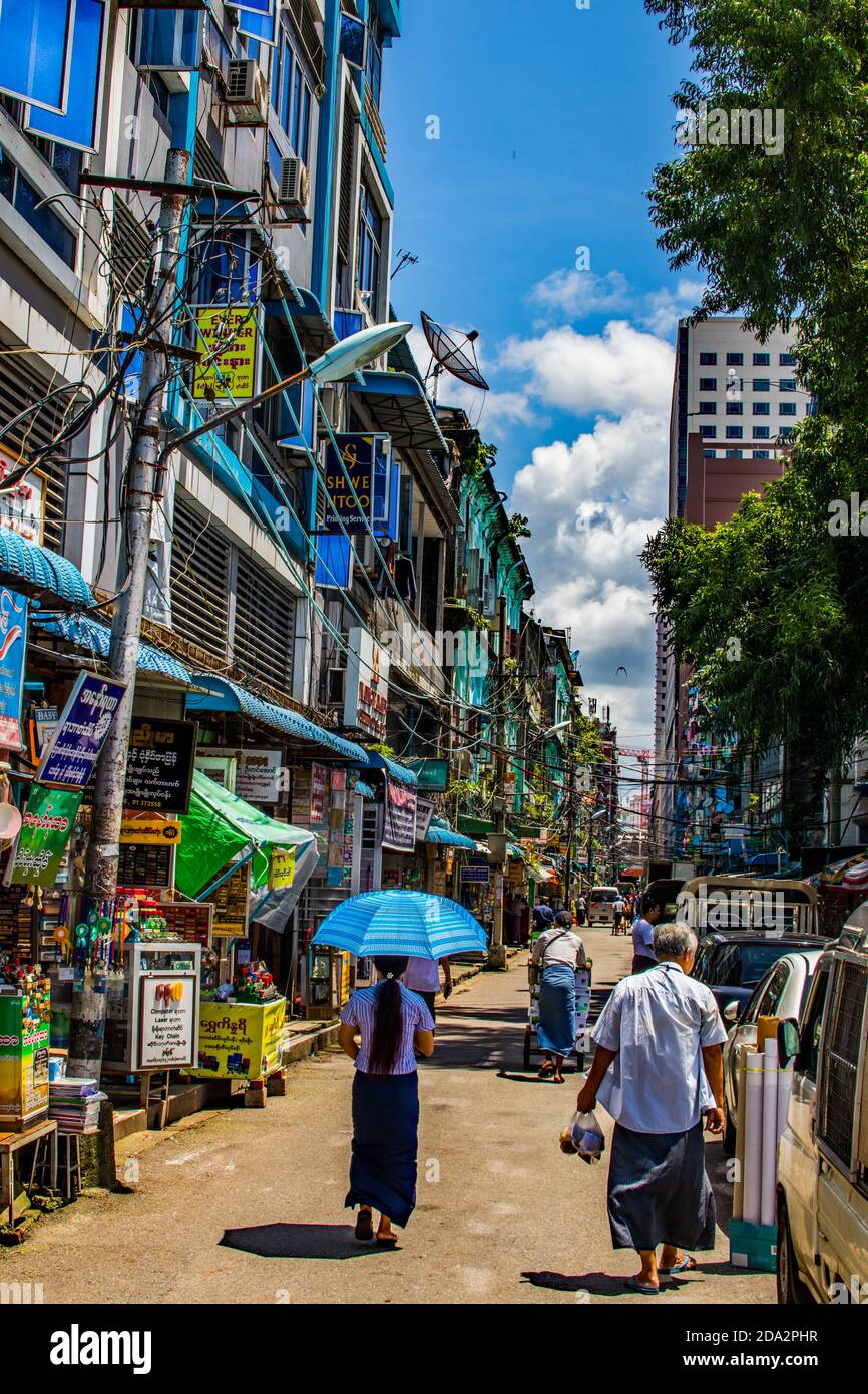 Downtown streetlife hi-res stock photography and images - Alamy