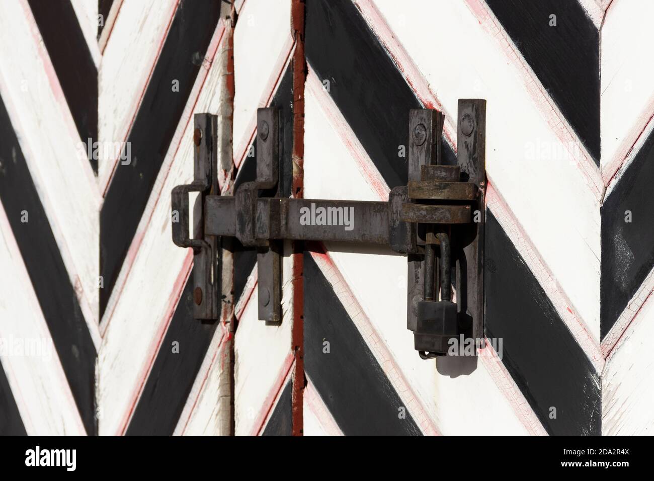 Wrought iron gate lock hi-res stock photography and images - Alamy