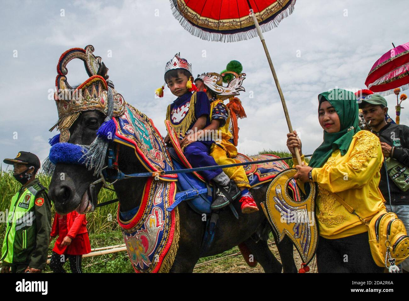 Sundanese women hi-res stock photography and images - Alamy