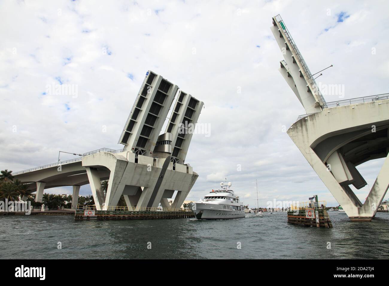 Bridge draw drawbridge florida hi-res stock photography and images - Alamy