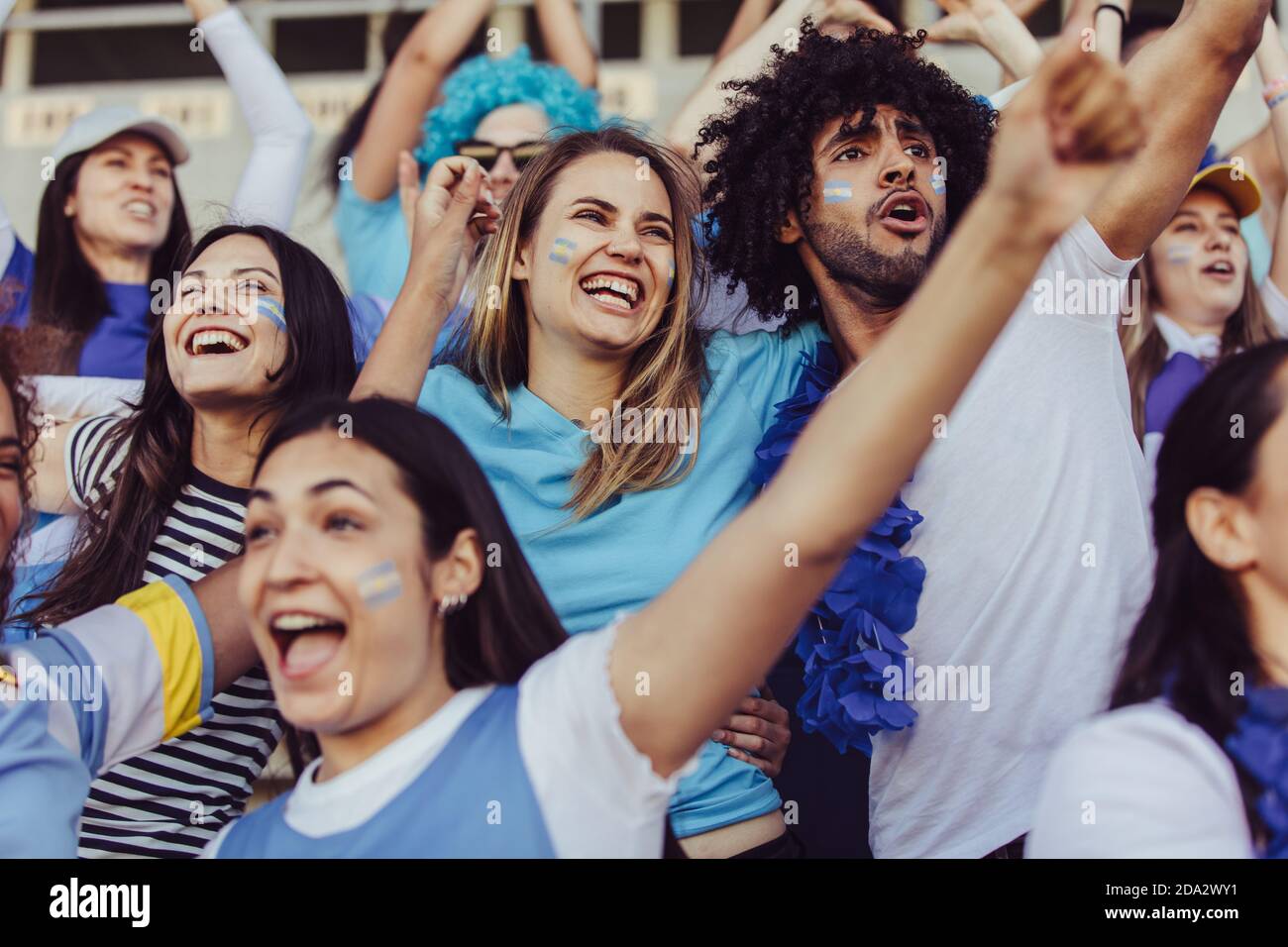 Football stadium crowd hi-res stock photography and images - Alamy