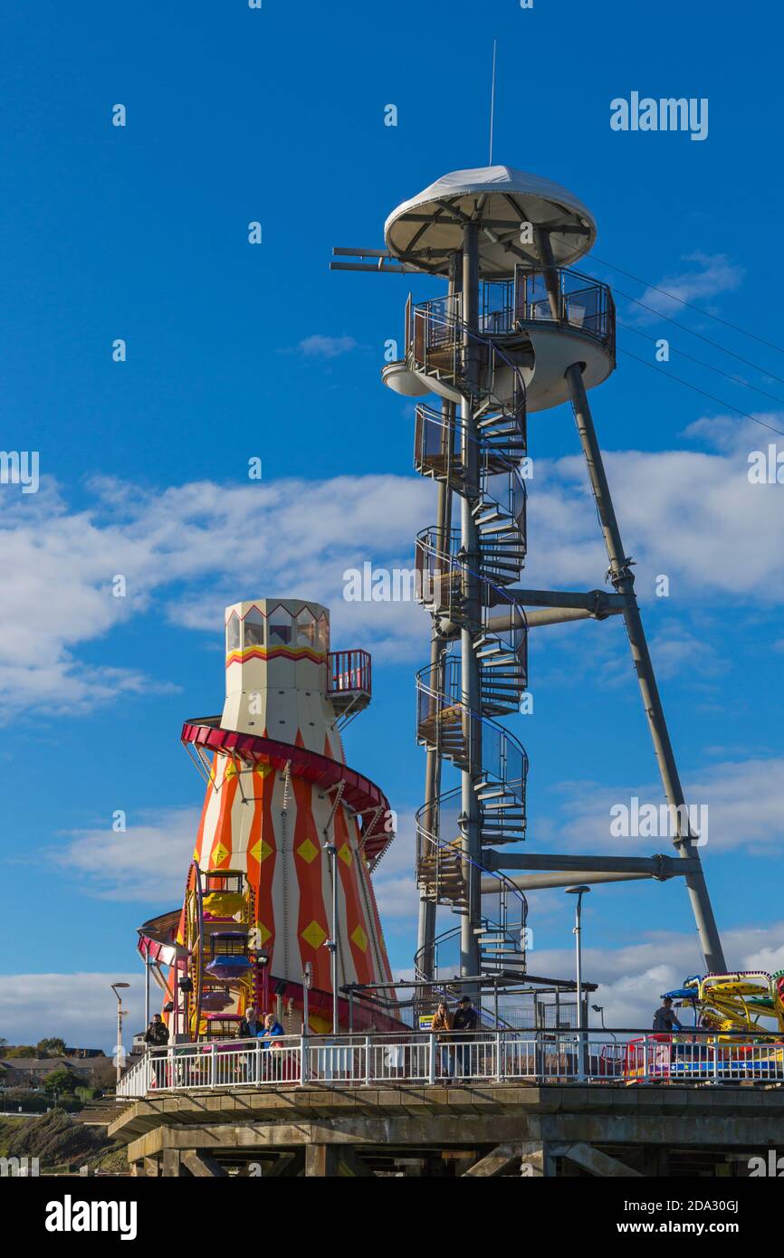 Zip line tower hi-res stock photography and images - Alamy