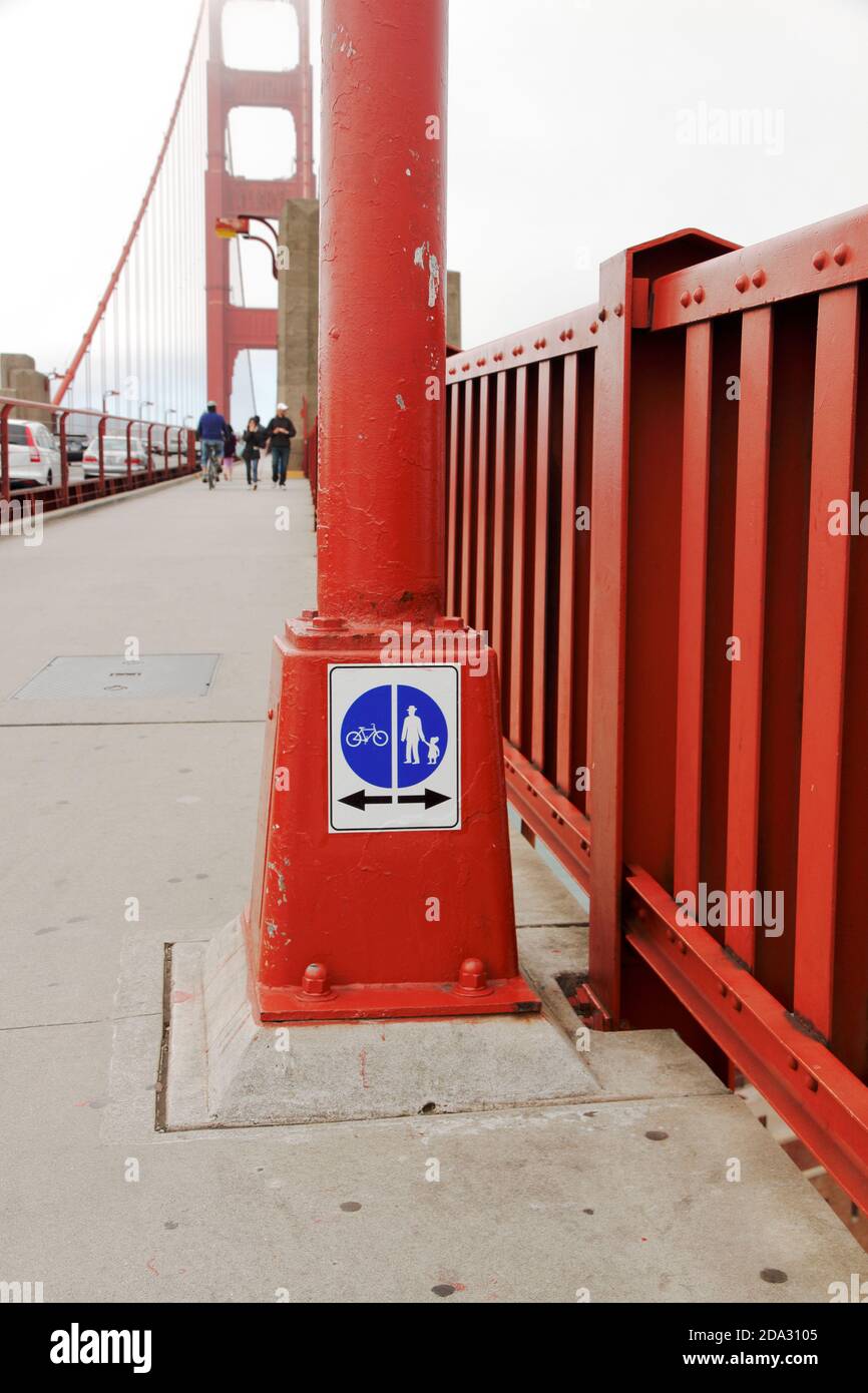 Narrow way hi-res stock photography and images - Alamy