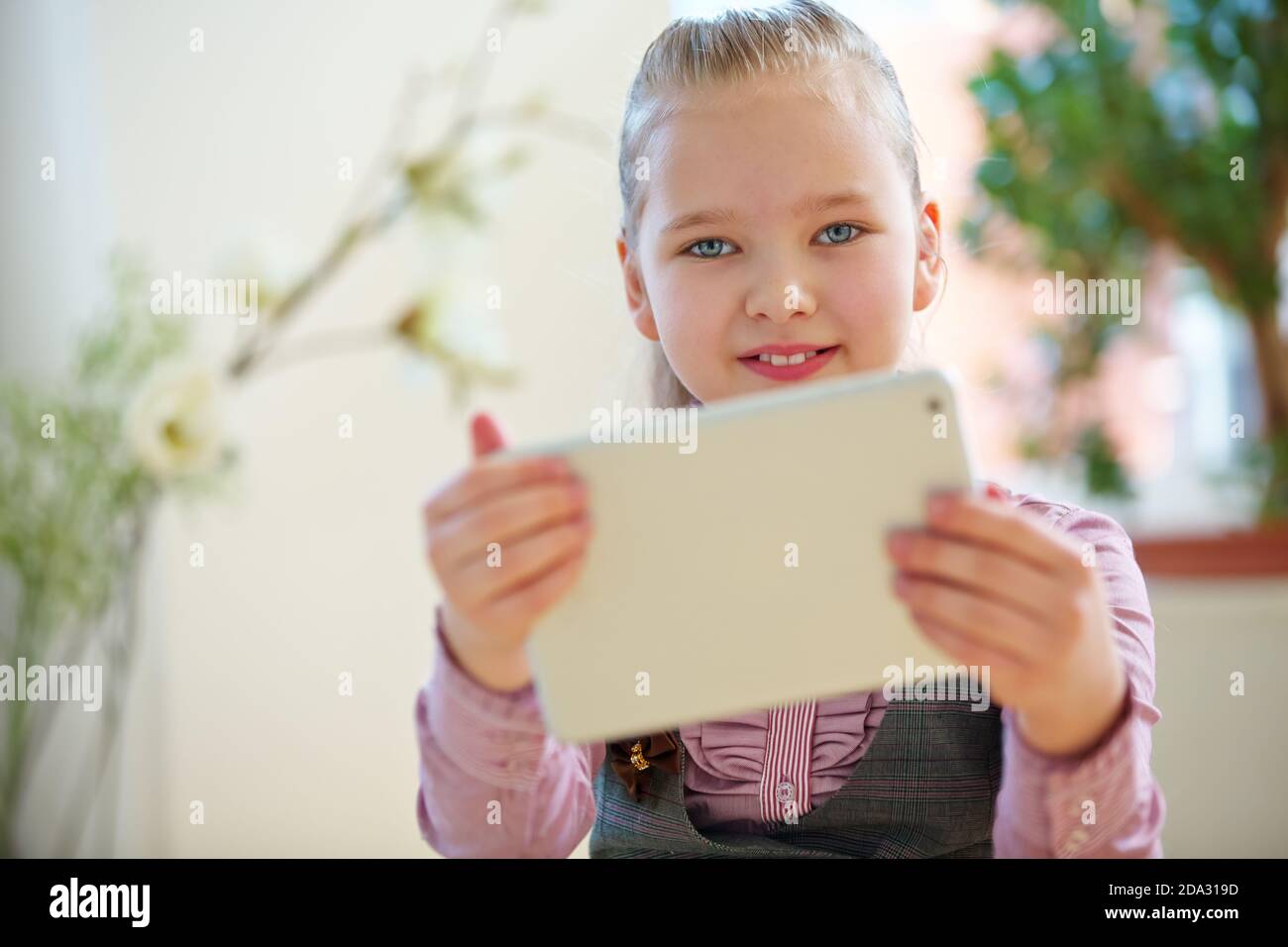 Child computer hi-res stock photography and images - Alamy