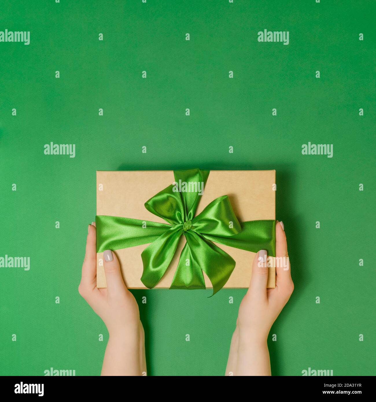 Woman wrapping a birthday present hi-res stock photography and images ...