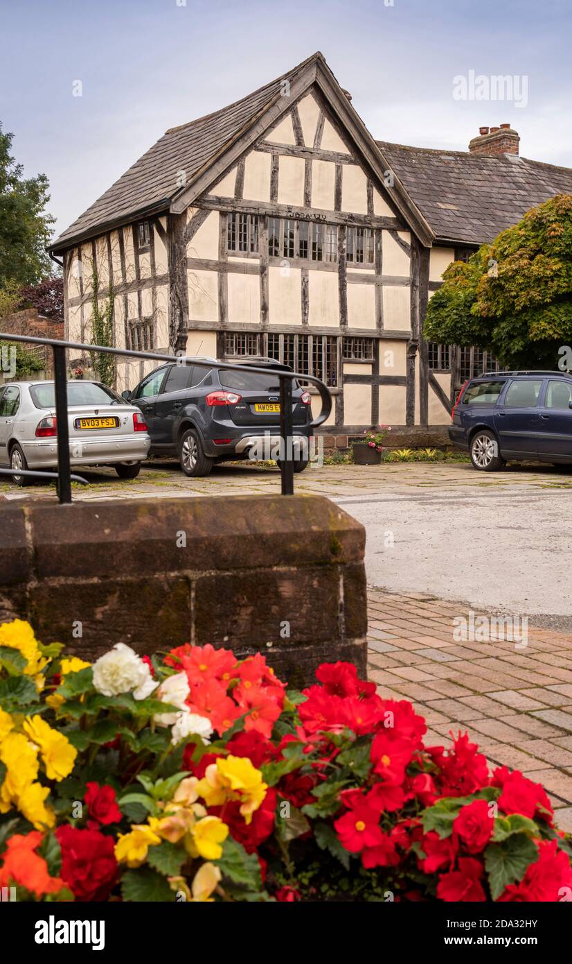 Oak framed buildings hi-res stock photography and images - Alamy