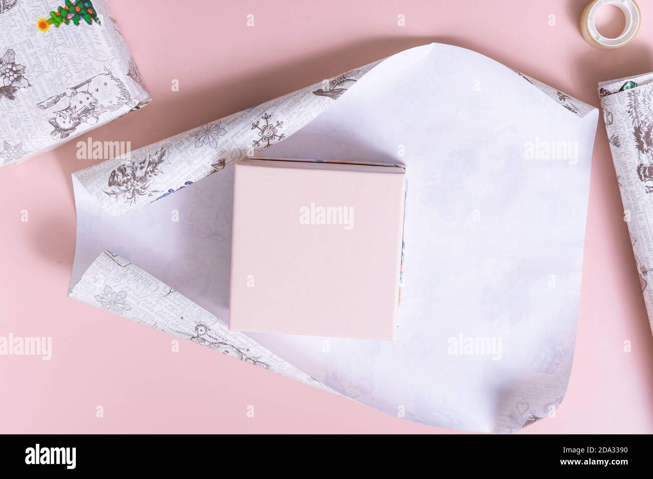 step 2. put the box on the center of the wrapping paper Stock Photo - Alamy