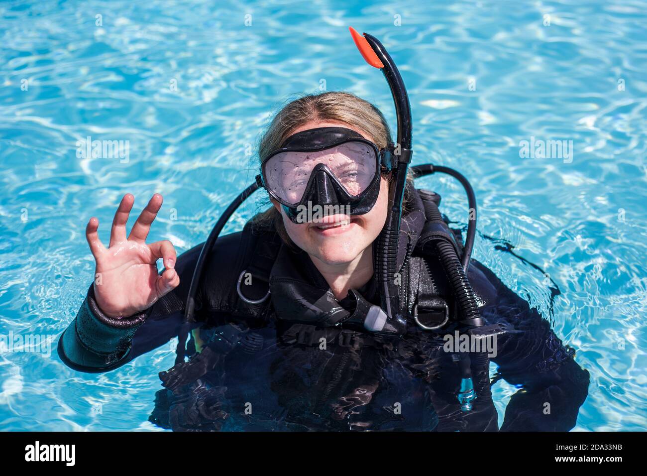 Diver ok sign hi-res stock photography and images - Alamy