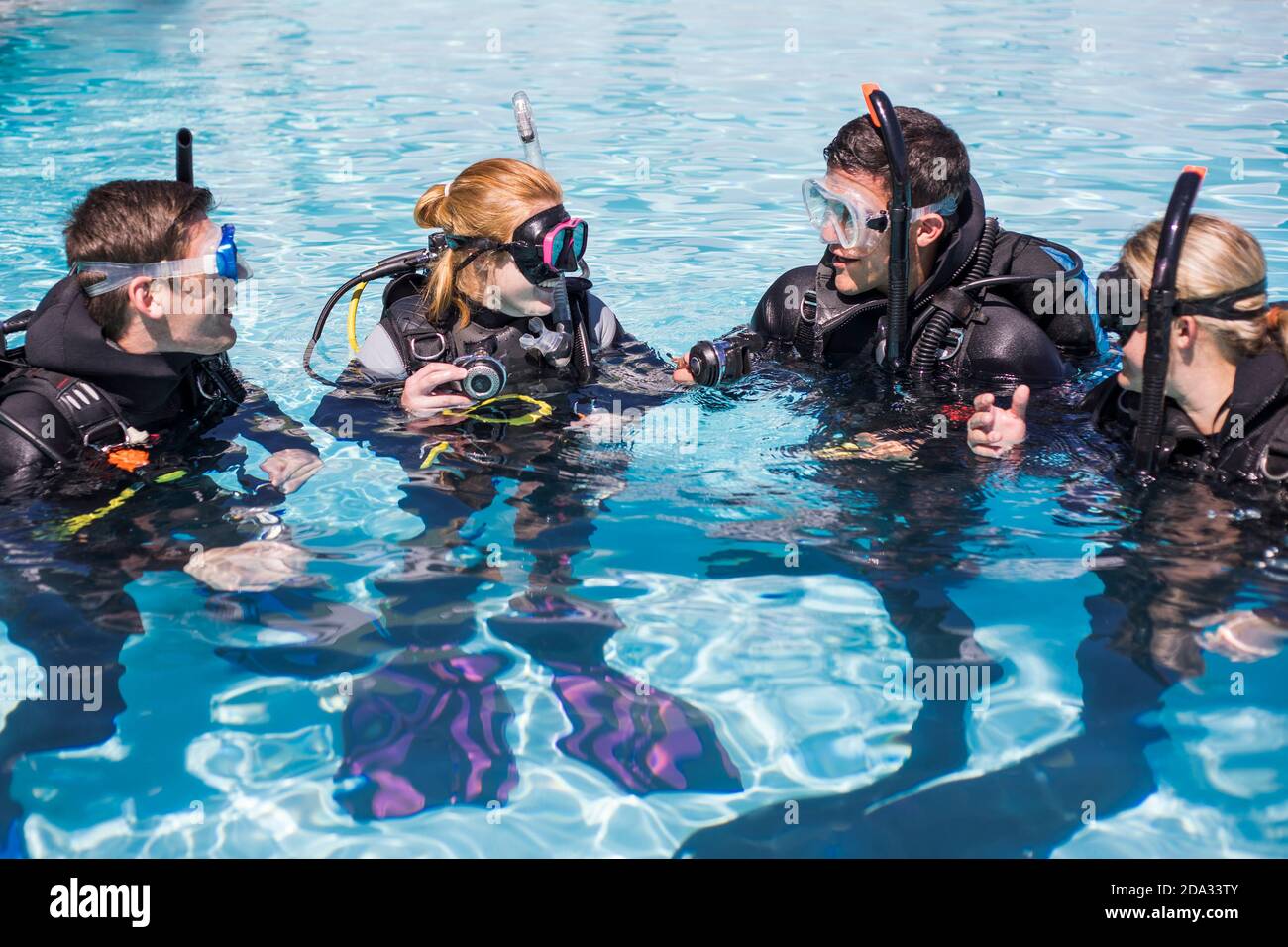 Scuba dive hi-res stock photography and images - Alamy