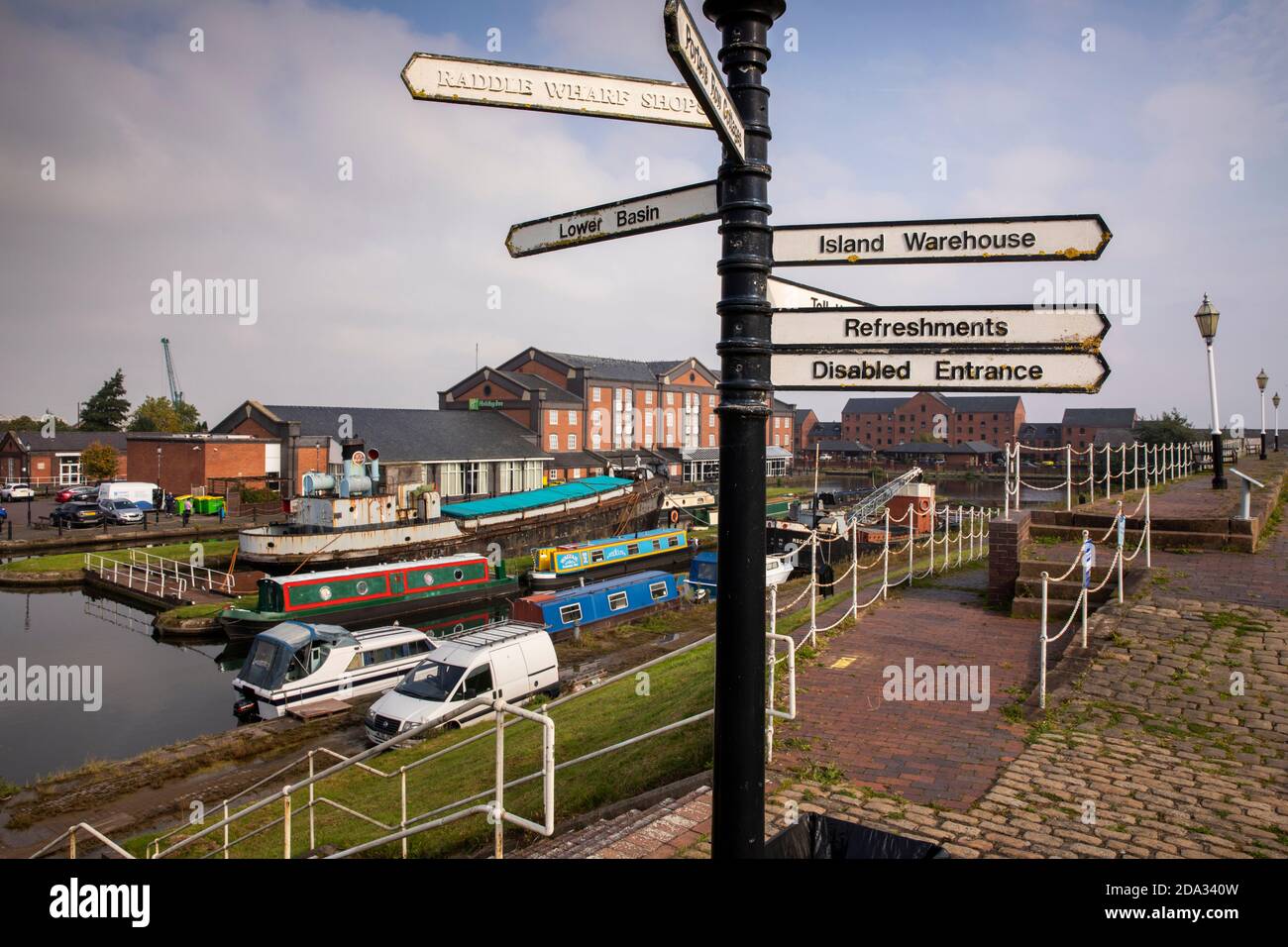 UK, England, Cheshire, Ellesmere Port, National Waterways Museum ...