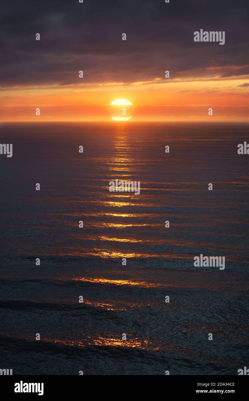 Ripples on dark blue background hi-res stock photography and images - Alamy