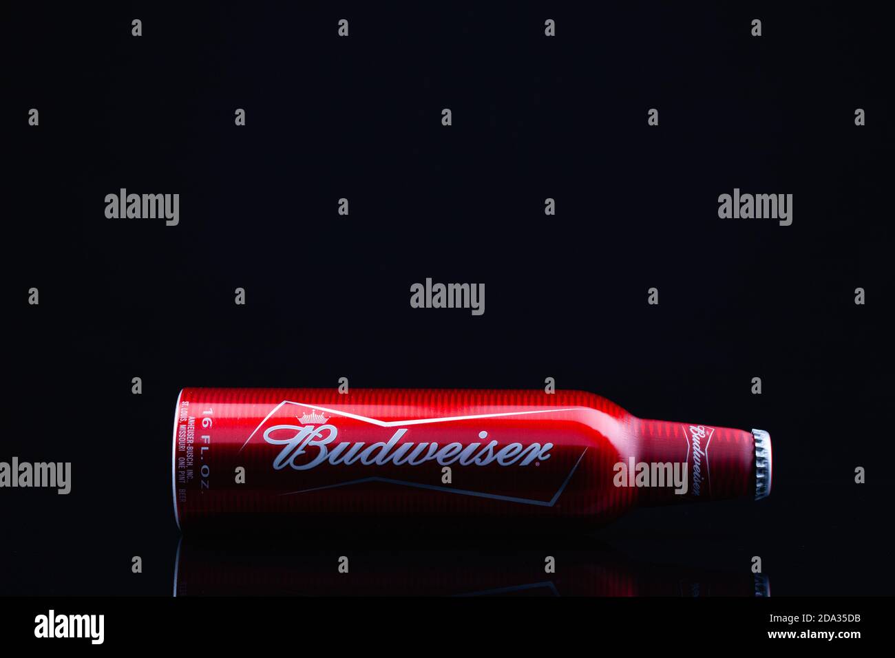 Budweiser red light beer glass hi-res stock photography and images - Alamy