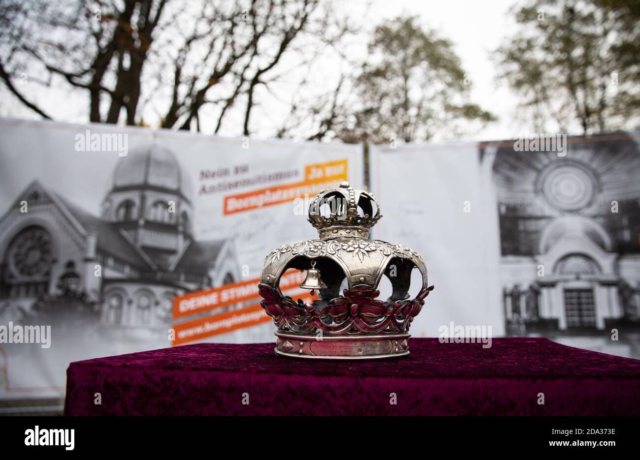 Hamburg, Germany. 09th Nov, 2020. A Torah crown is placed on a table in ...
