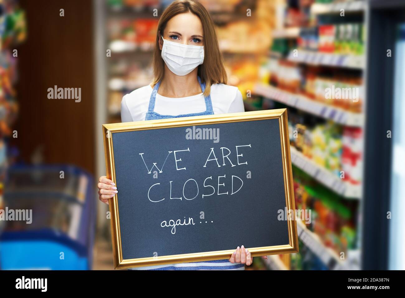 Woman shopping food sad hi-res stock photography and images - Alamy