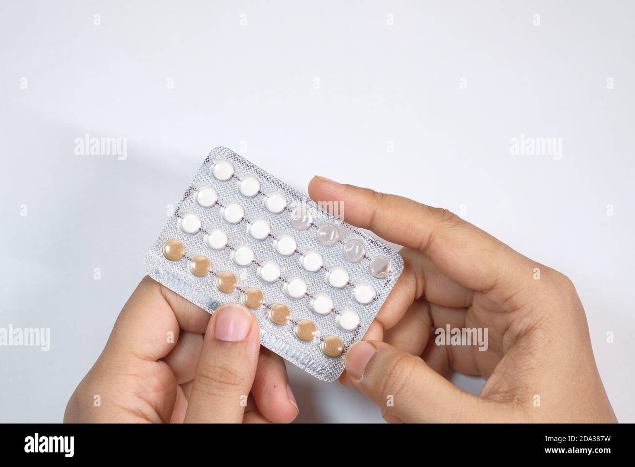 women hand holding birth control pills close up Stock Photo - Alamy