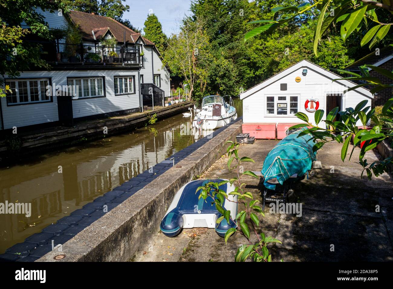 Ray mill island maidenhead hi-res stock photography and images - Alamy