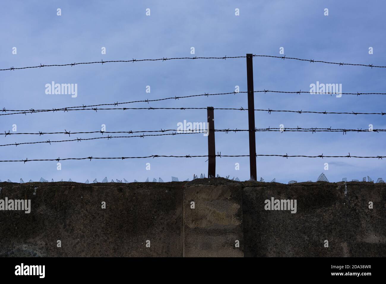 Barbed wire boundary home hi-res stock photography and images - Alamy