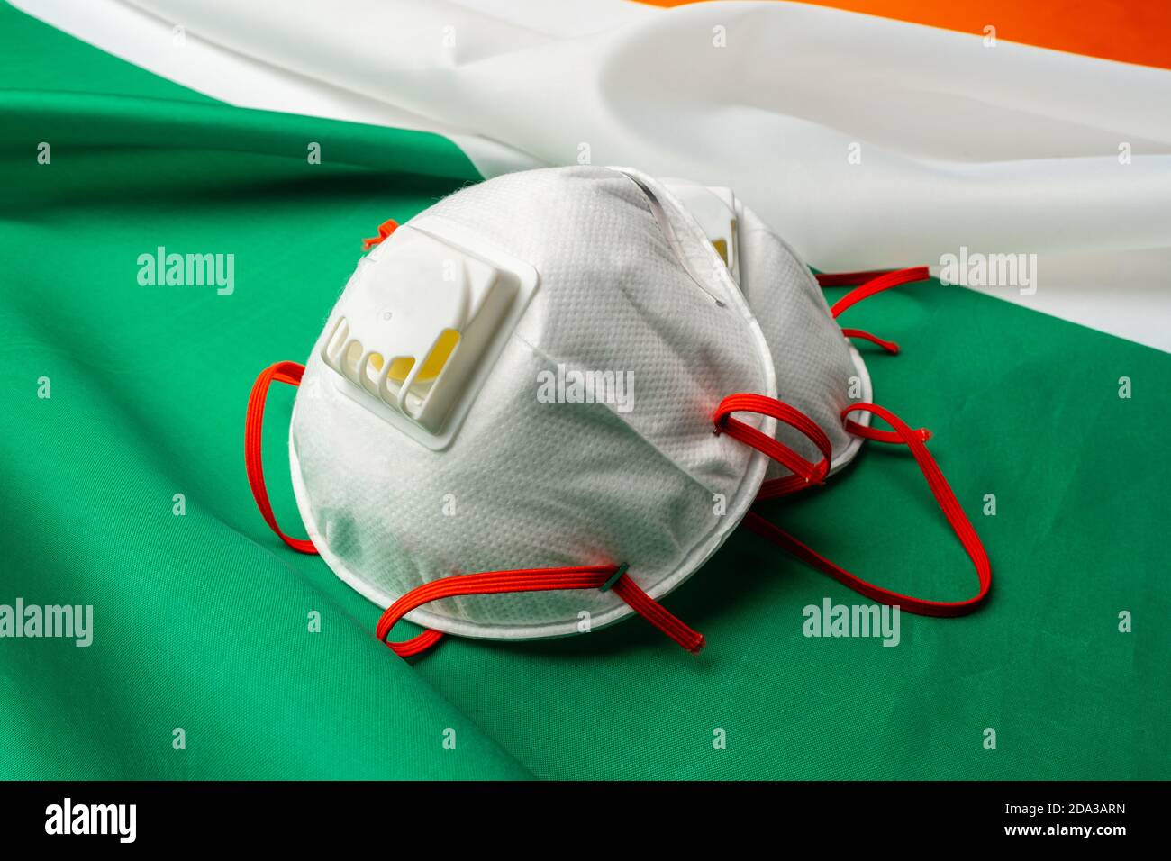 Medical mask ireland flag hi-res stock photography and images - Alamy