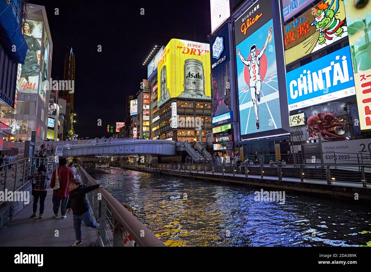 Osaka, Japan, April 2018. The Glico Man sign near the Ebisu bridge on ...