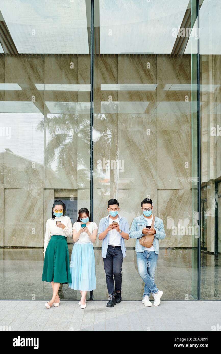 Young people texting friends Stock Photo - Alamy