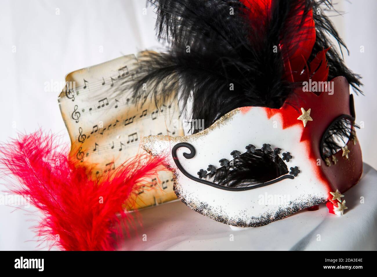 Masked ball party hi-res stock photography and images - Alamy
