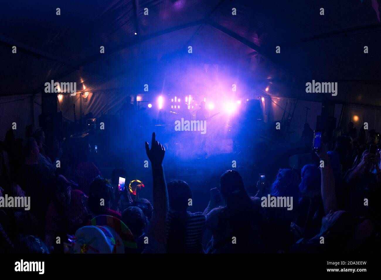 Audience enjoying a performance hi-res stock photography and images - Alamy
