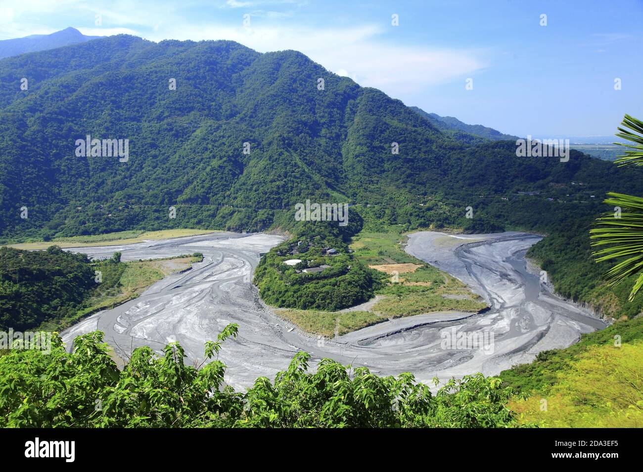 Pingtung sandimen ailiao valley and mountains hi-res stock photography ...