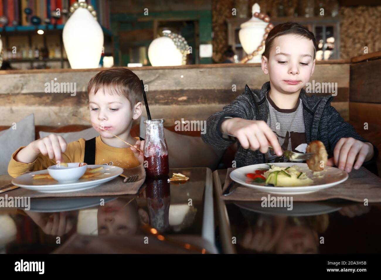 Brothers family restaurant hi-res stock photography and images - Alamy