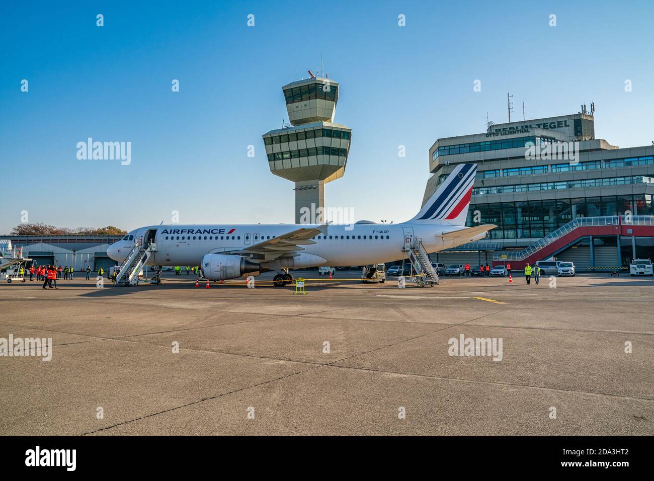Aircraft construction paris hi-res stock photography and images - Alamy