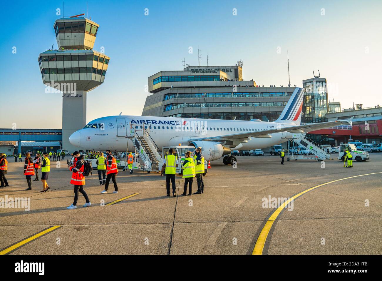 Aircraft construction paris hi-res stock photography and images - Alamy