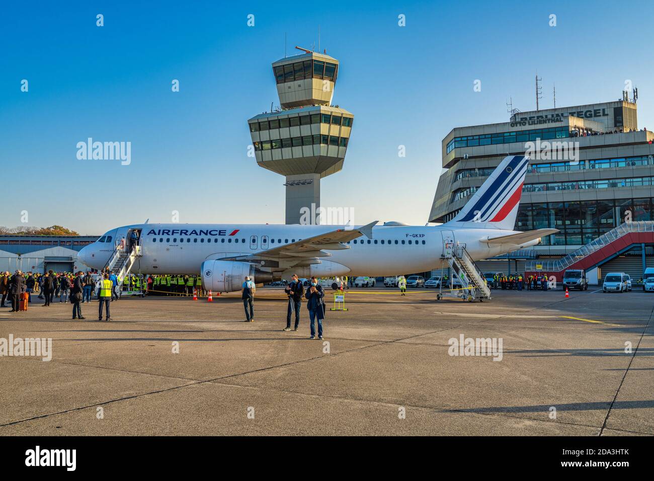 Aircraft construction paris hi-res stock photography and images - Alamy