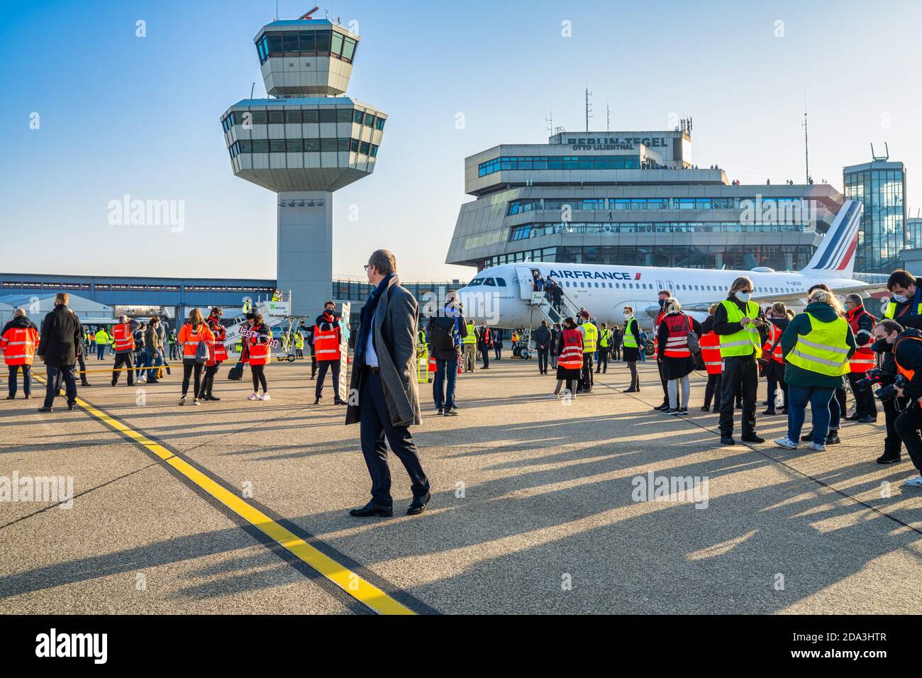 Aircraft construction paris hi-res stock photography and images - Alamy