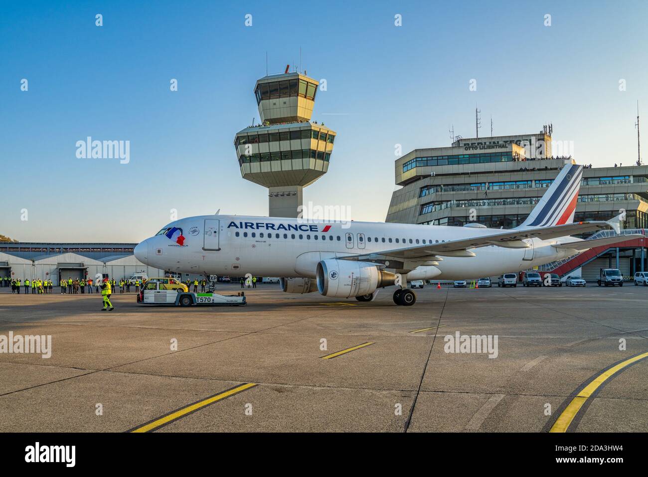 Aircraft construction paris hi-res stock photography and images - Alamy
