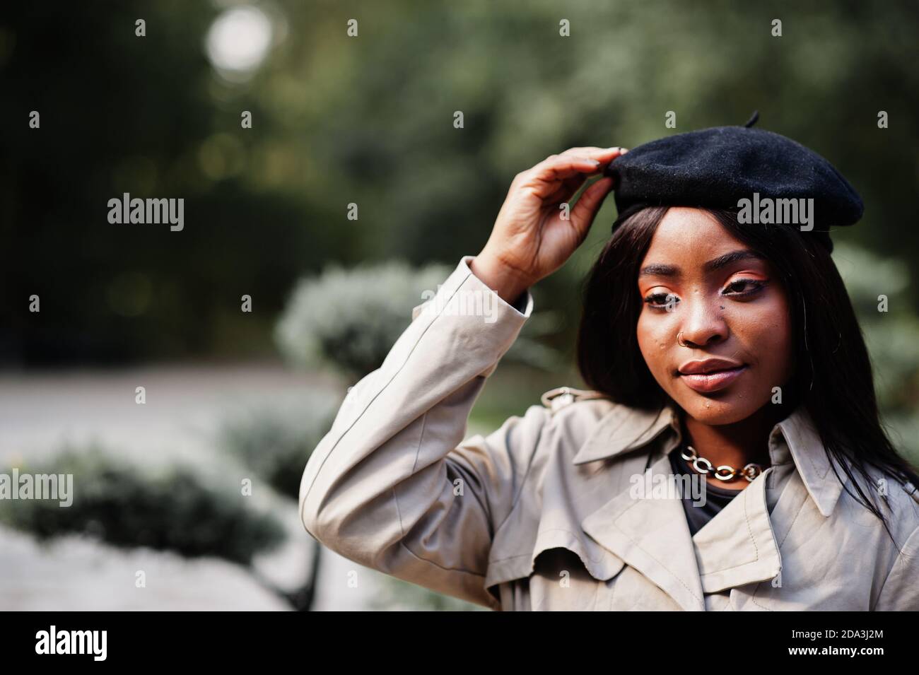 Close up portrait of fashionable african american woman wear beret and ...