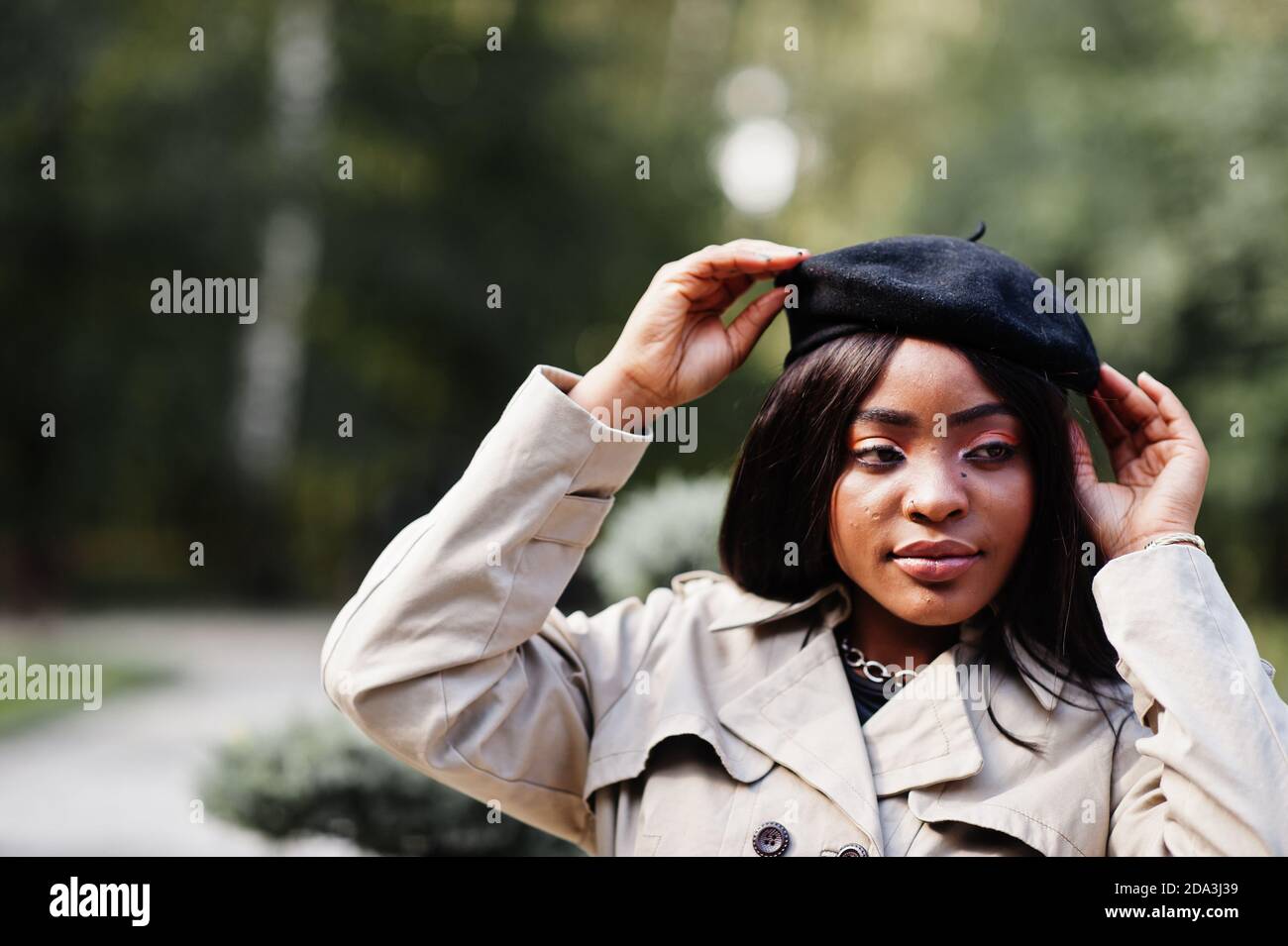 Close up portrait of fashionable african american woman wear beret and ...