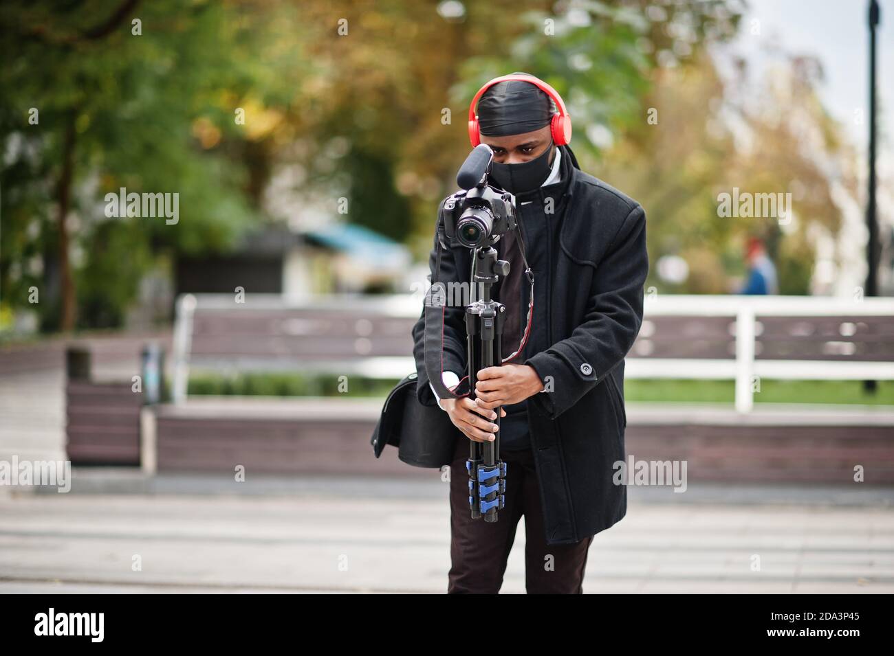 African american cameraman hi-res stock photography and images - Alamy