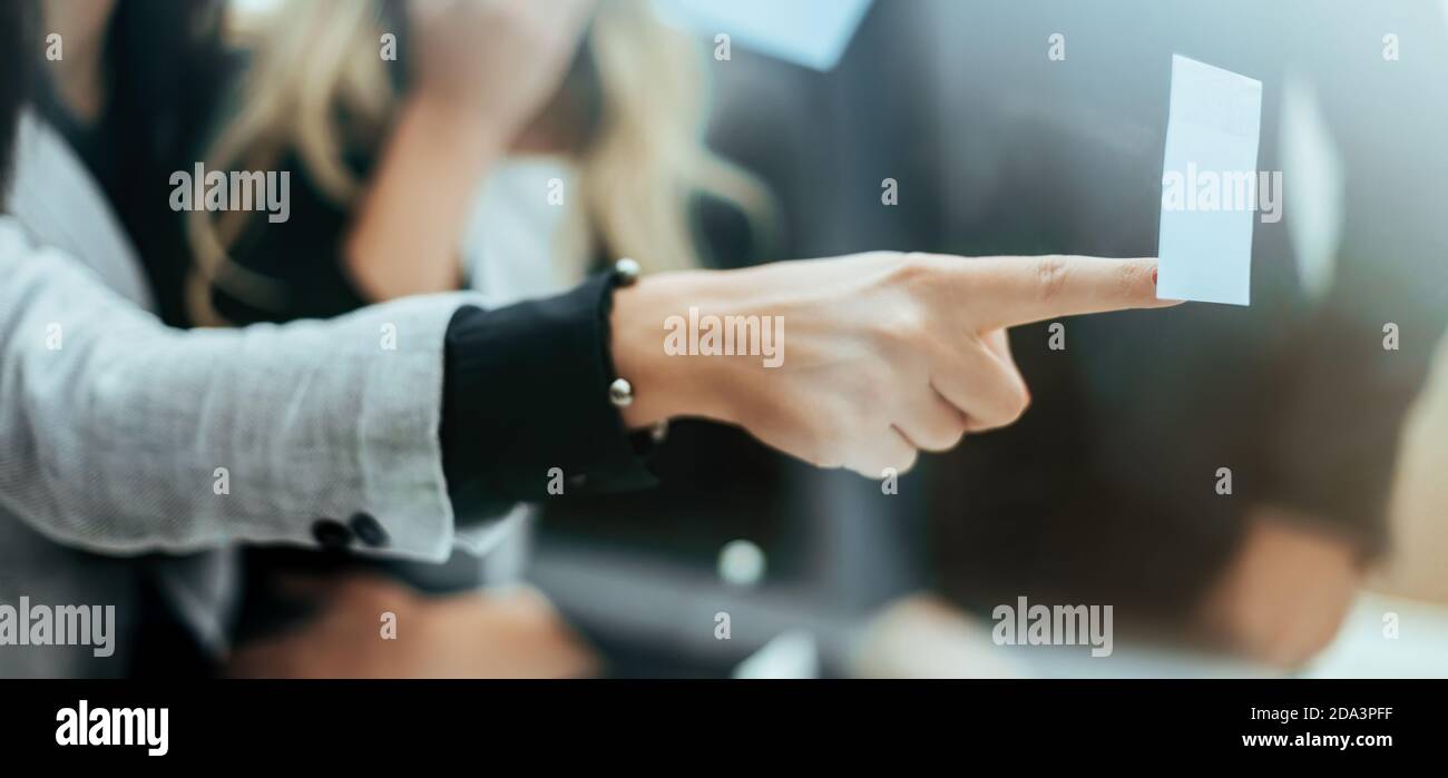Reading a positive note hi-res stock photography and images - Alamy