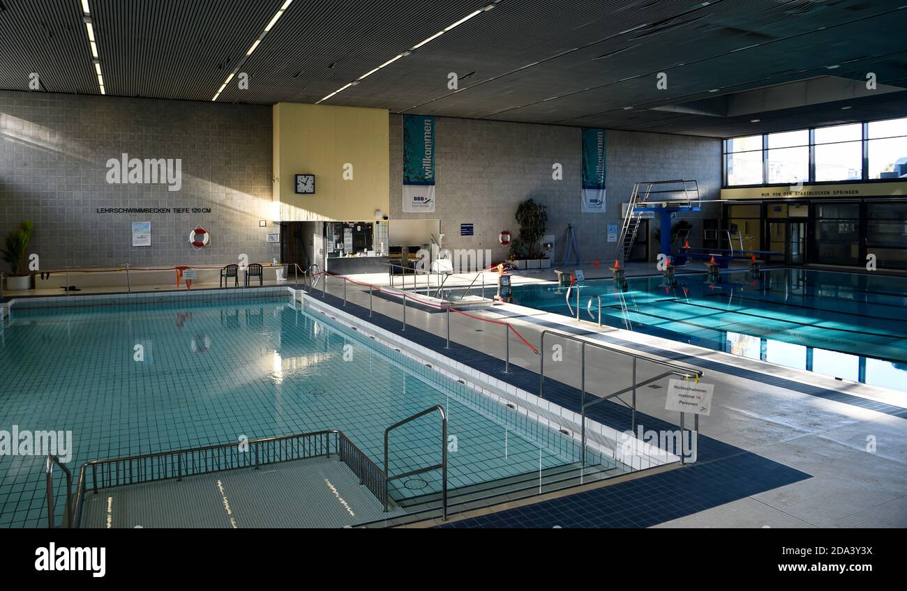 Berlin, Germany. 05th Nov, 2020. Empty pool in the Lankwitz municipal ...