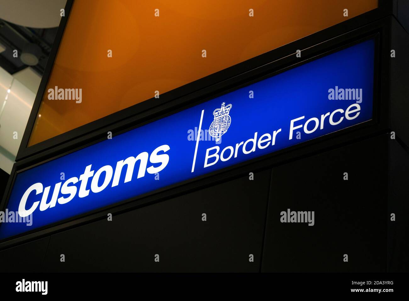 Heathrow airport border control hi-res stock photography and images - Alamy