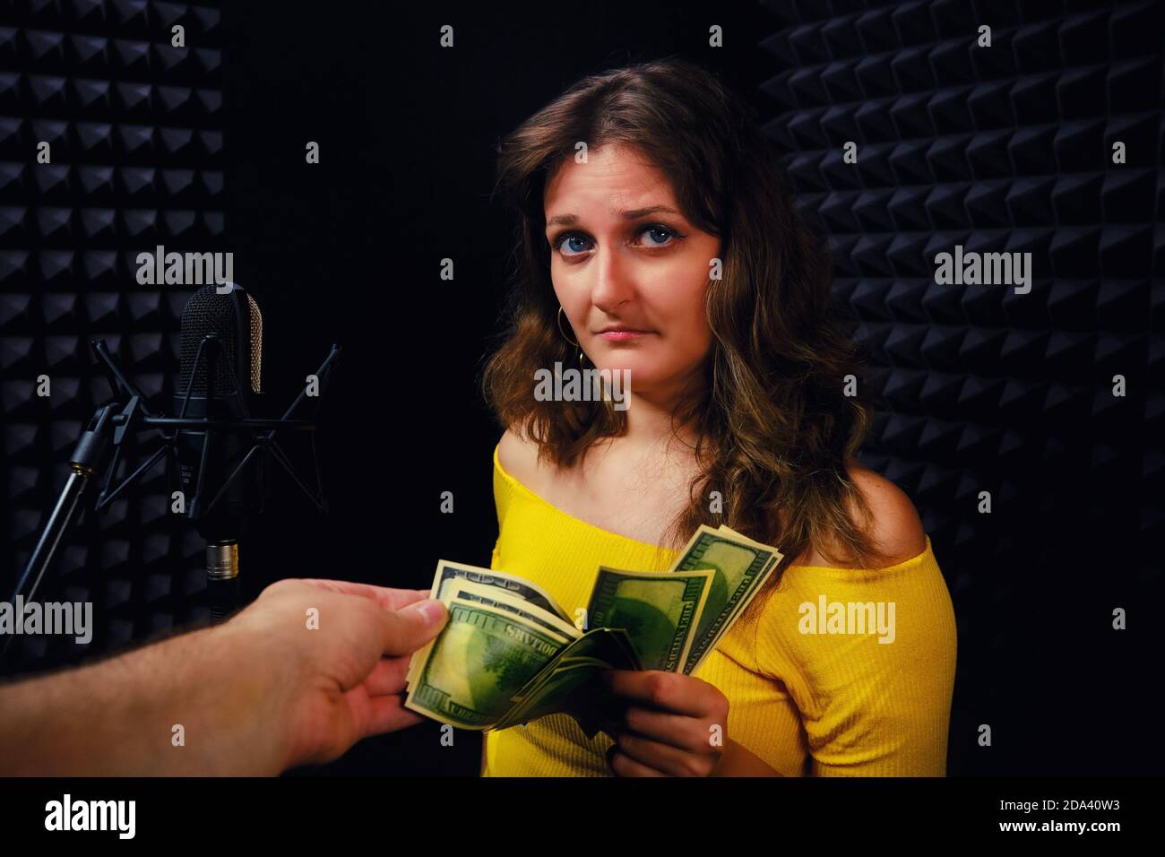 Money sign singer hi-res stock photography and images - Alamy