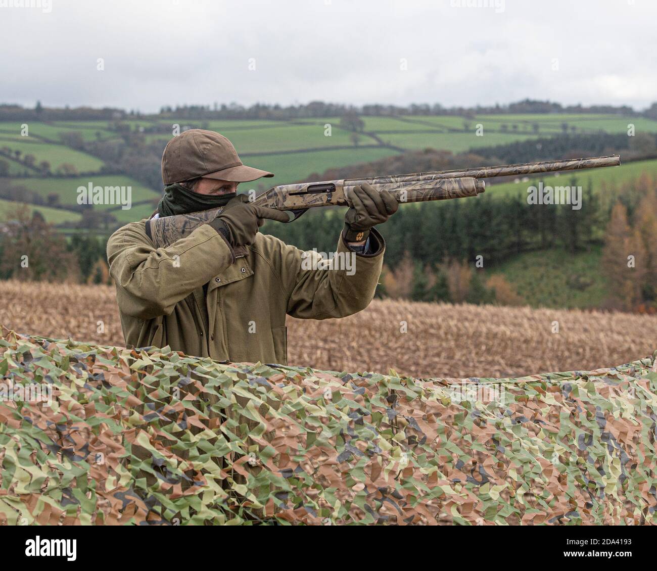Man shooting birds hi-res stock photography and images - Alamy