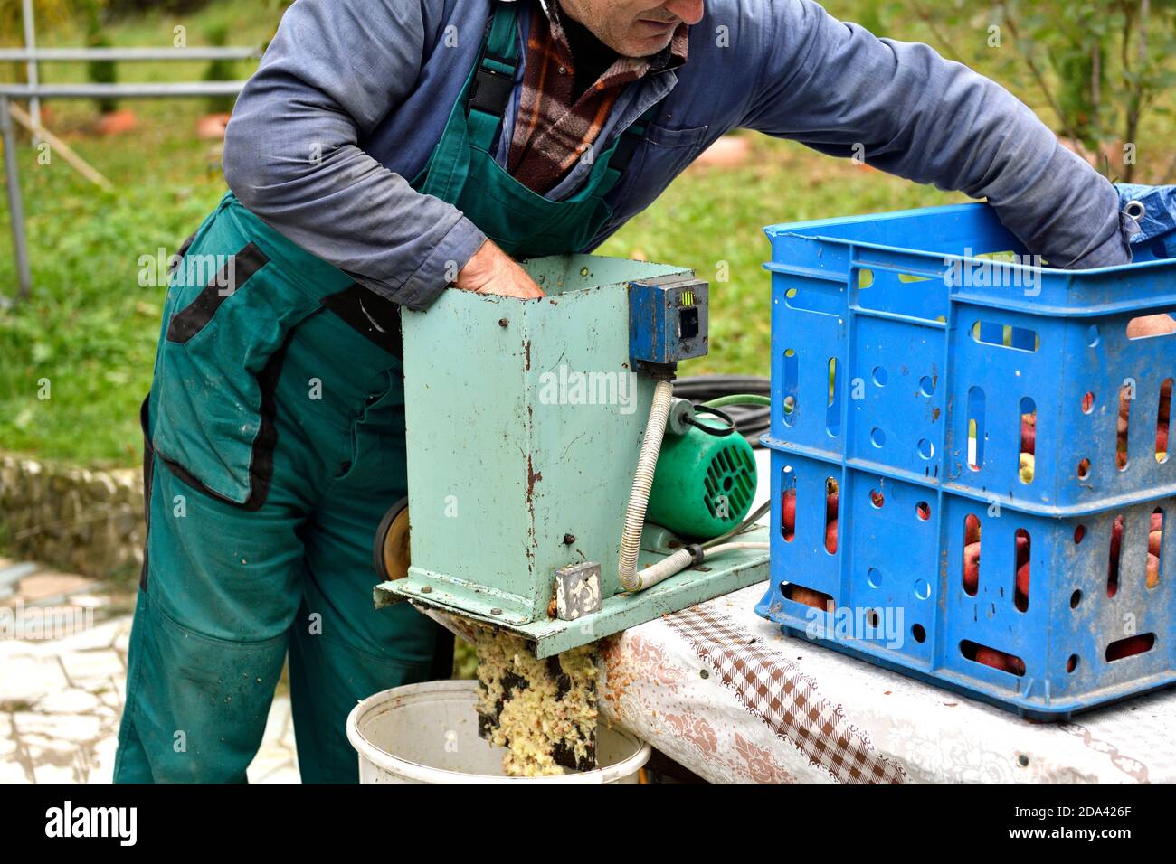 Apples for crushing hi-res stock photography and images - Alamy