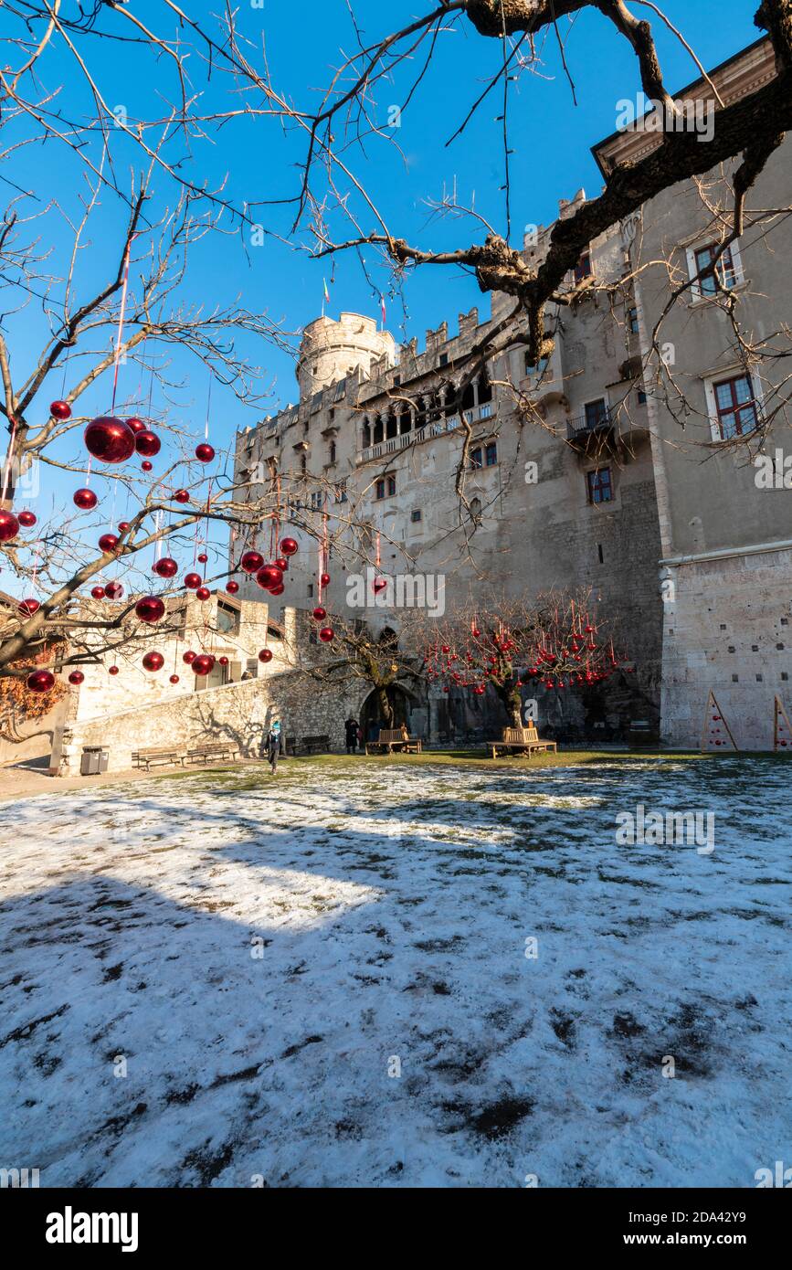 Hanging castle hi-res stock photography and images - Alamy