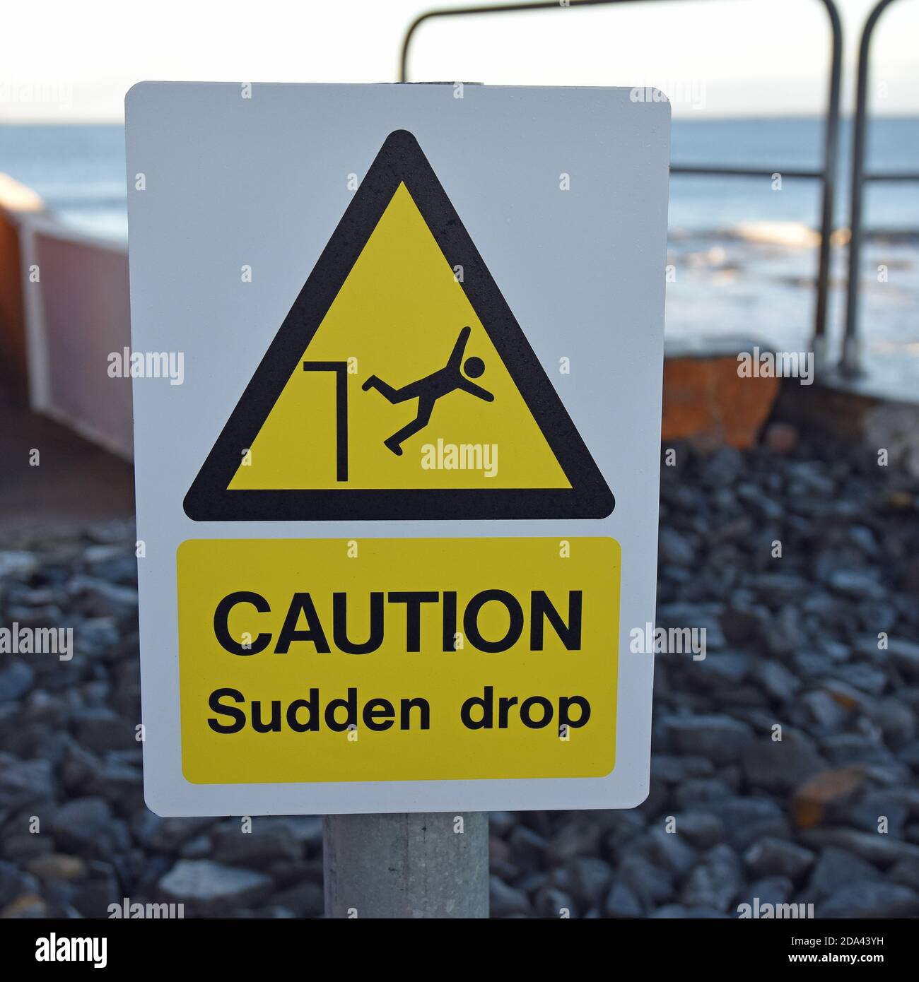 Falling danger public hi-res stock photography and images - Alamy