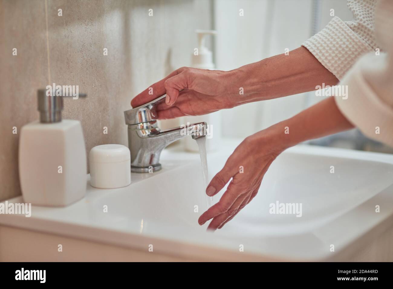 Female hand turning water tap hi-res stock photography and images - Alamy