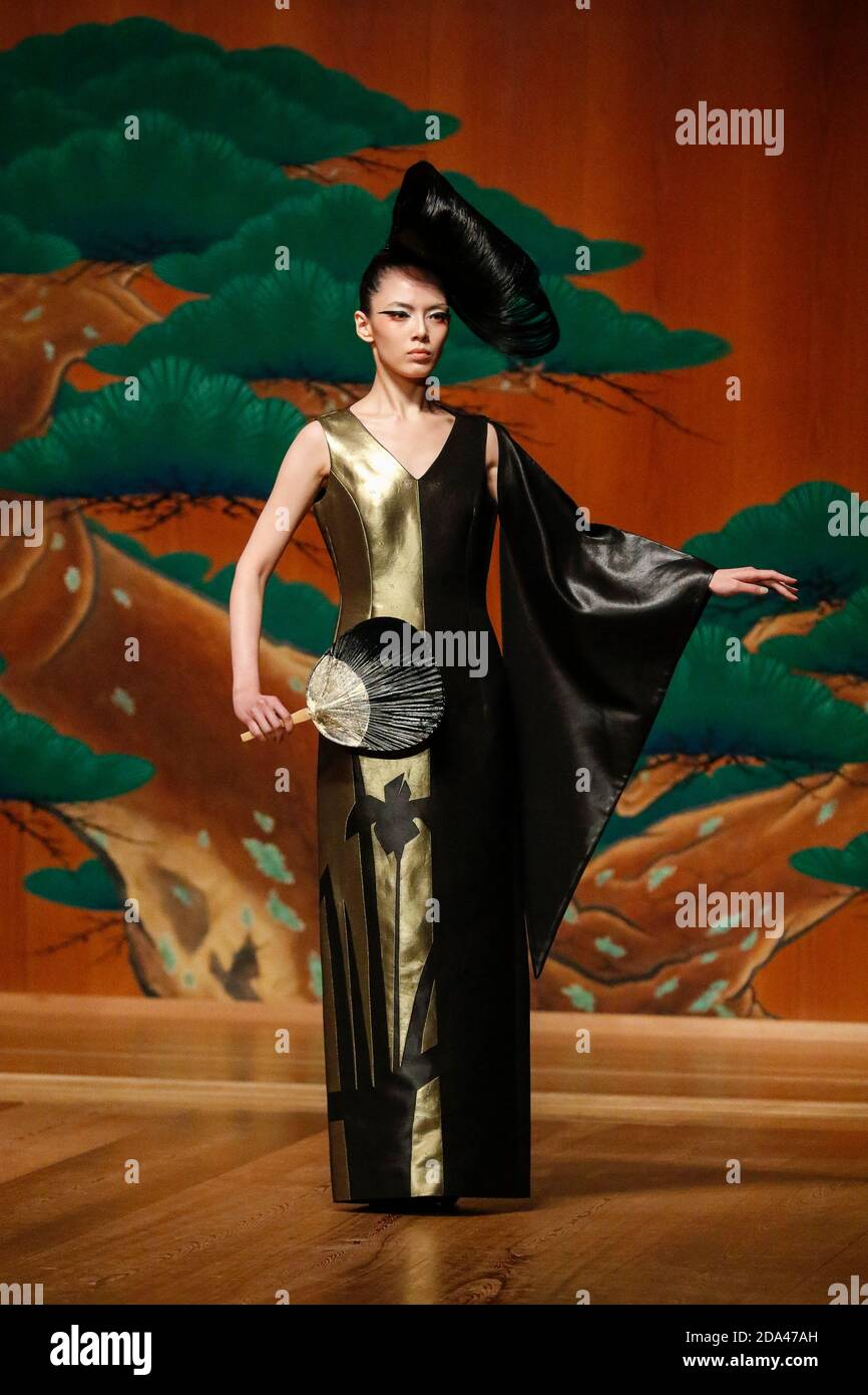 Japanese model catwalk hi-res stock photography and images - Alamy