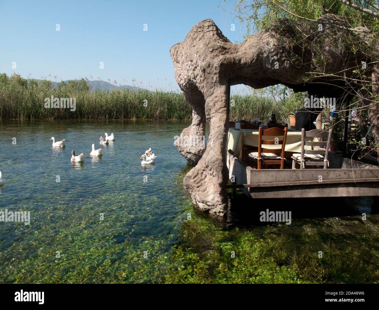 Waterside dining hi-res stock photography and images - Alamy