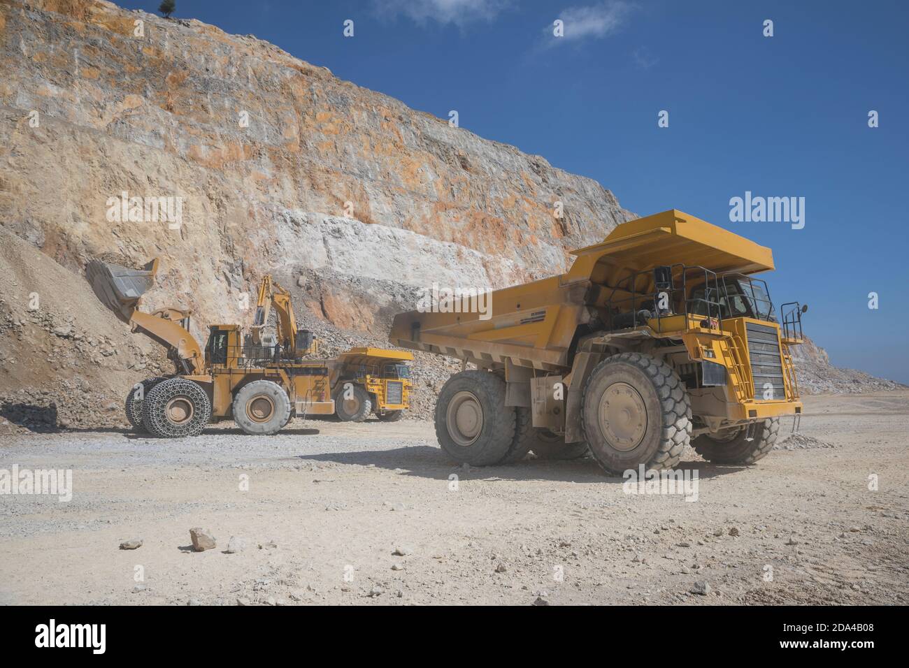 Mining equipment working in open pit Stock Photo - Alamy