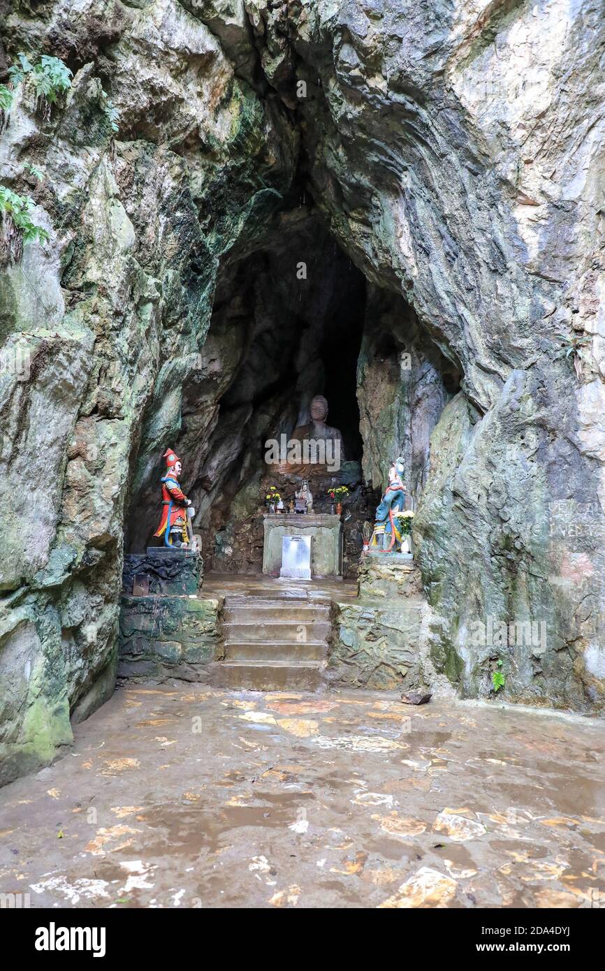 Tang Chon cave, Thuy Son Mountain, the Marble Mountains, Da Nang ...