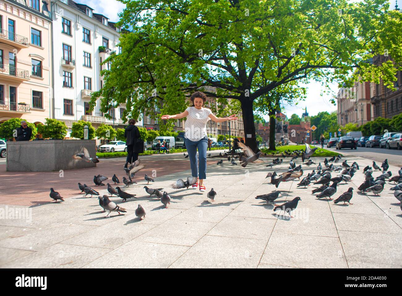 Girl scares flock pigeons hi-res stock photography and images - Alamy